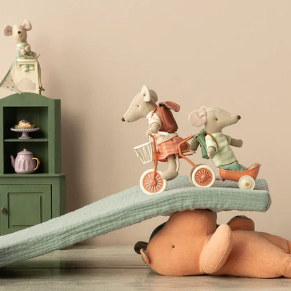 Maileg | Mouse Tricycle Big Brother with Bag 2024 - Milk Tooth